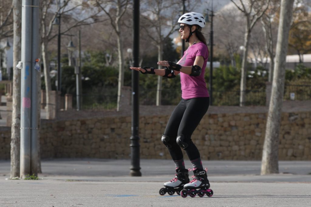 Cómo aprender a andar en rollers: beneficios y consejos - Bidcom News