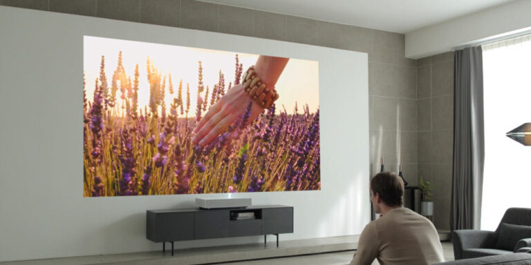 ¿Qué es un proyector de vídeo y cómo funciona? - Bidcom News